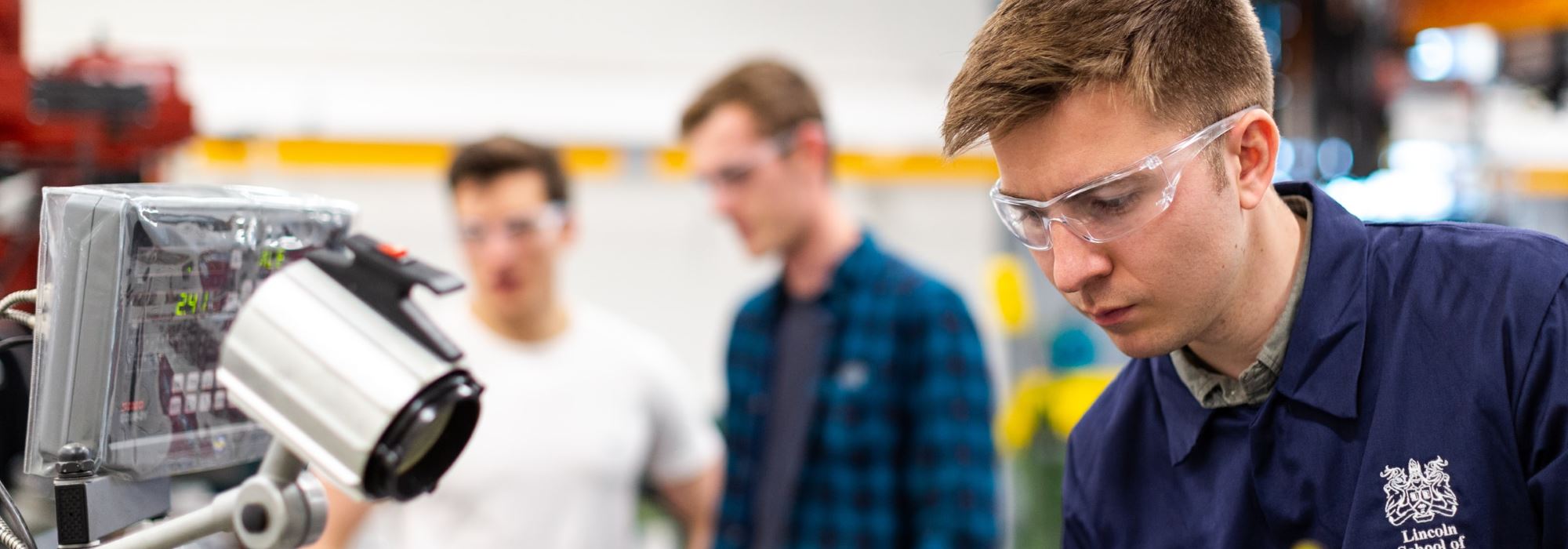 Hochschulen und Unternehmen im dualen Studium | AUBI-plus